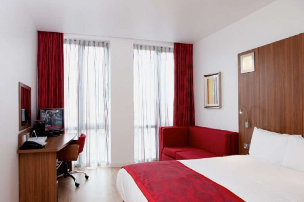 Hotel Bedroom / Ramada Encore Hotel, Leicester - InteriorDesigners.net