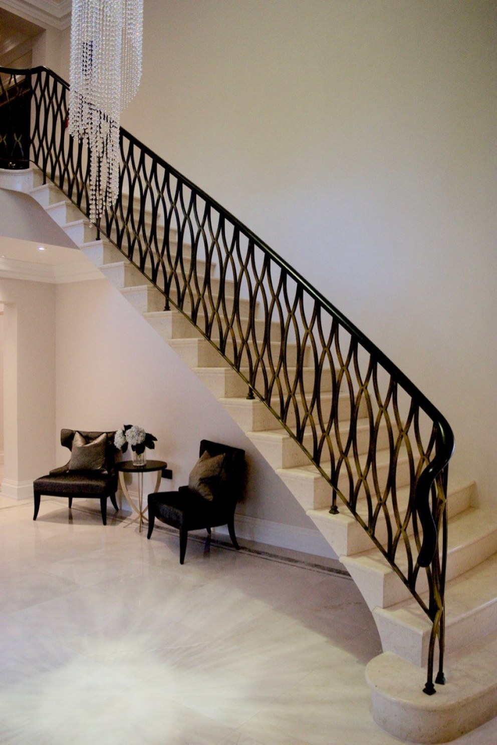 Statement staircase / Classic Contemporary Family Home ...